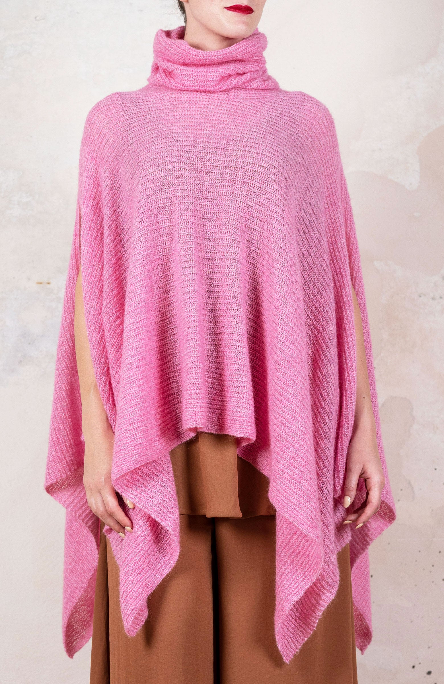STRATOSPHERIC PONCHO – Raptus & Rose